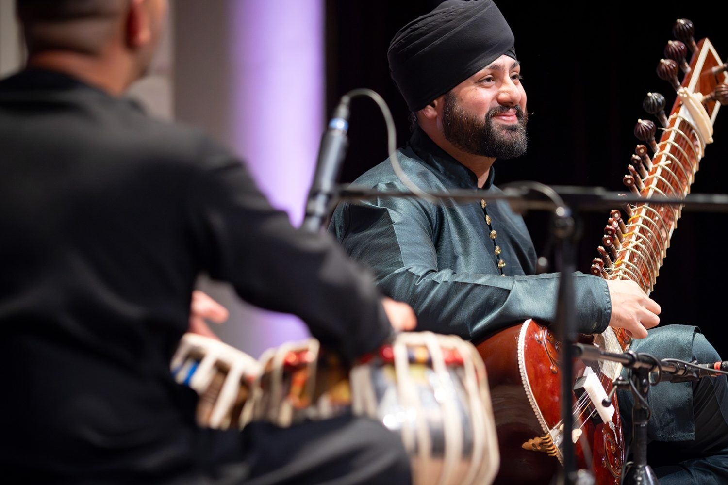 In beeld: Jasdeep Singh Degun & Yama Sarshar - Concertgebouw - Nederlands