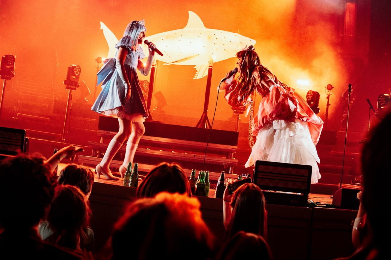 In beeld: Koningsnacht minifestival met MEROL, Elmer, Vera Siemons ...