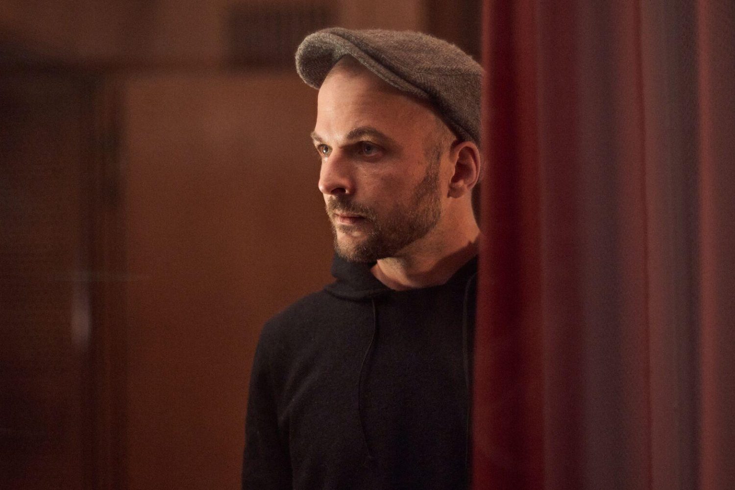 Nils Frahm wil het anders doen - Concertgebouw - Nederlands