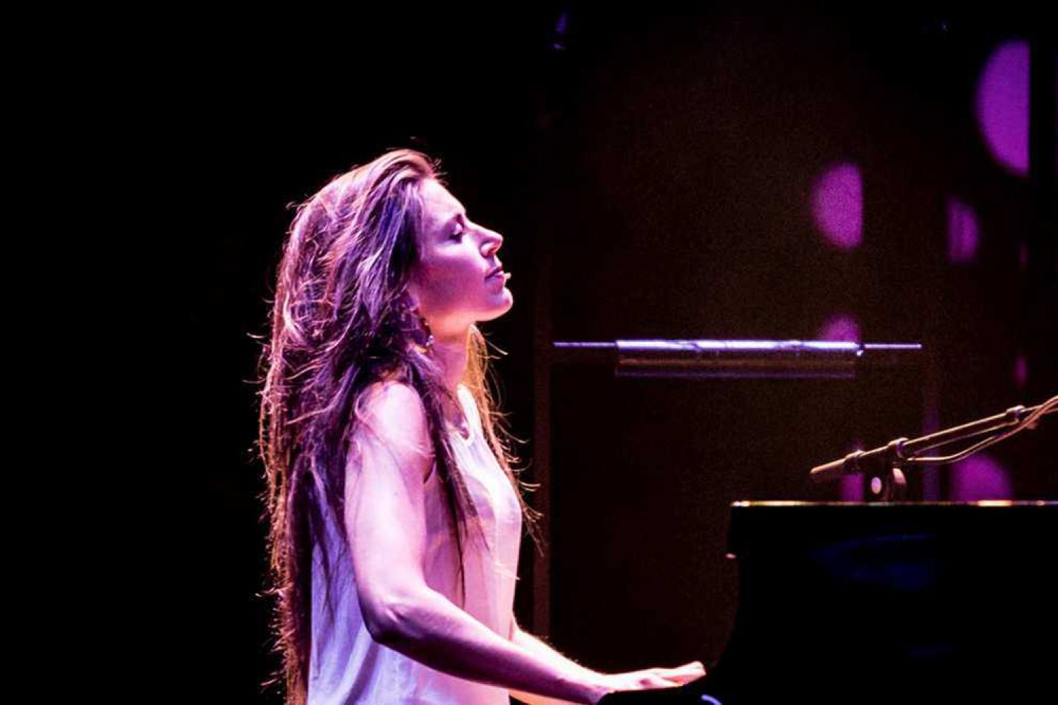 Iris Hond speelt Einaudi: een week lang in de Kleine Zaal ...