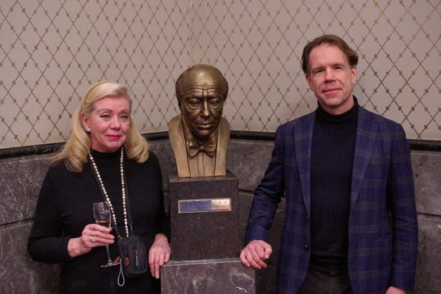 Sylvia Willink vereeuwigde Bernard Haitink in brons - Concertgebouw ...