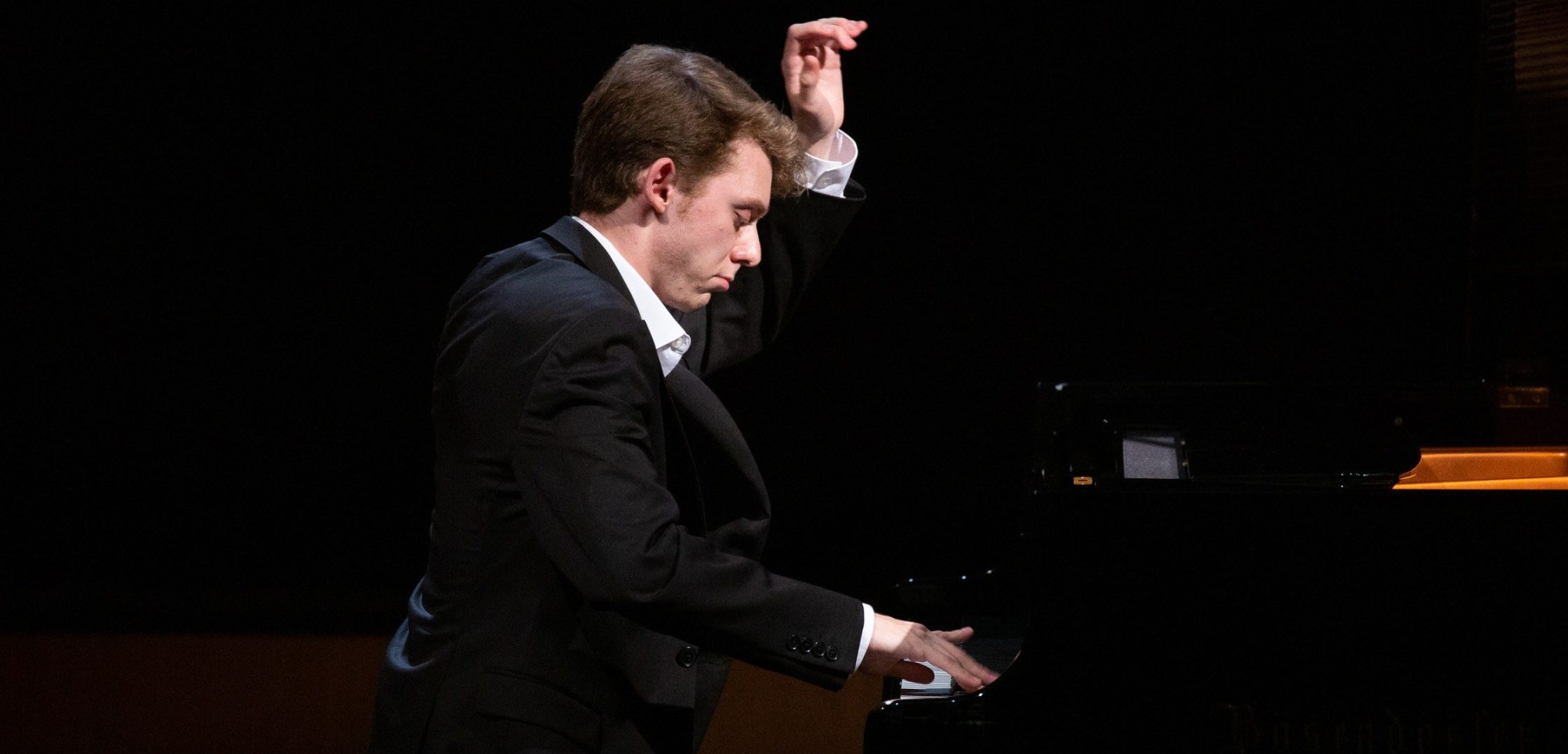 Tosca Opdam & Anthony Ratinov: Elgar, Ravel & Moesorgski ...