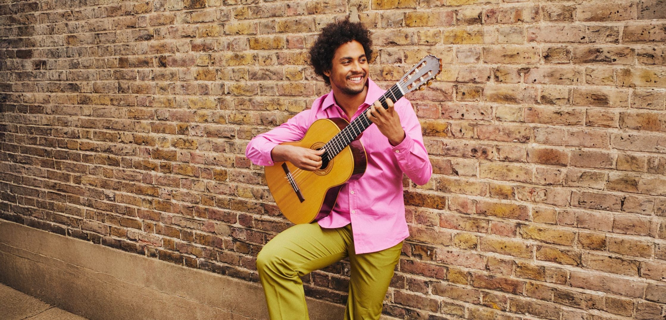 Guitarist Plinio Fernandes - Concertgebouw - English